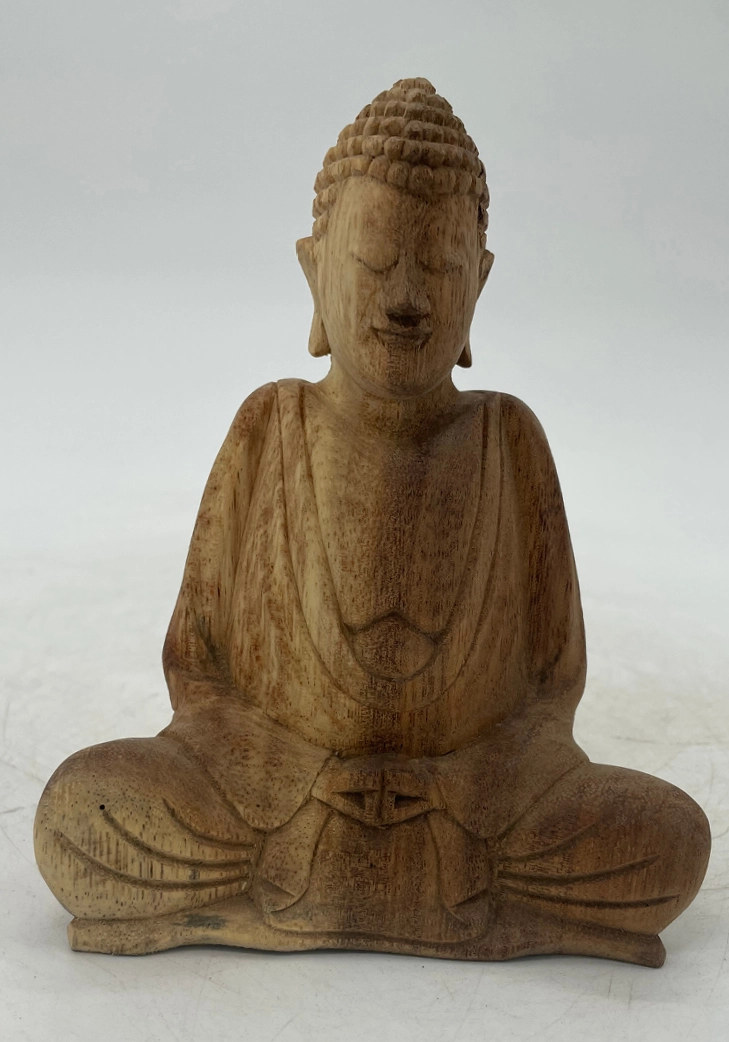 Buddha mediterende træfigur med en højde på 15 cm