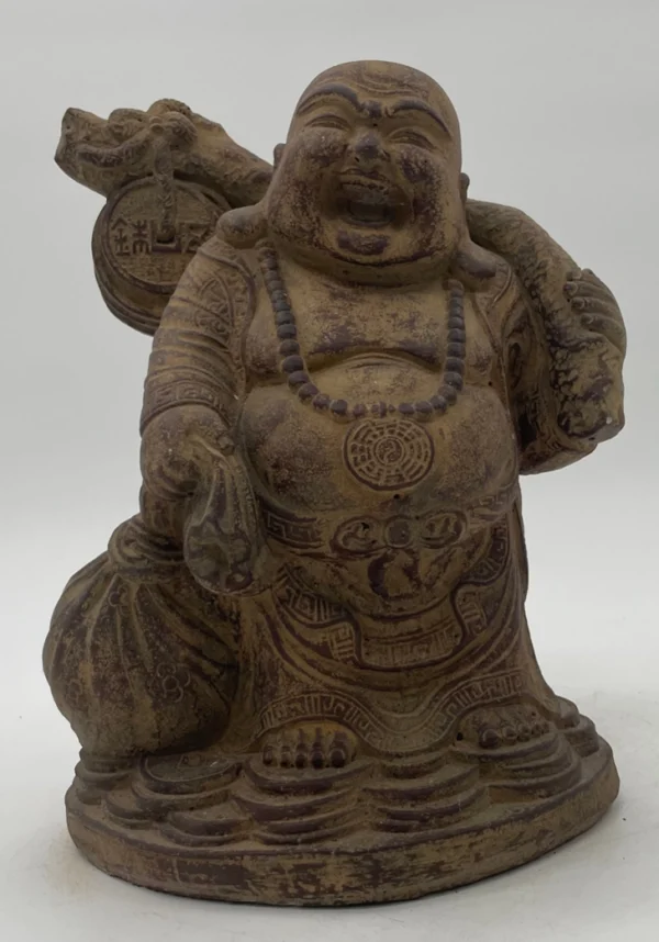 Smilende Buddha stenfigur for velstand og lykke H: 33 cm